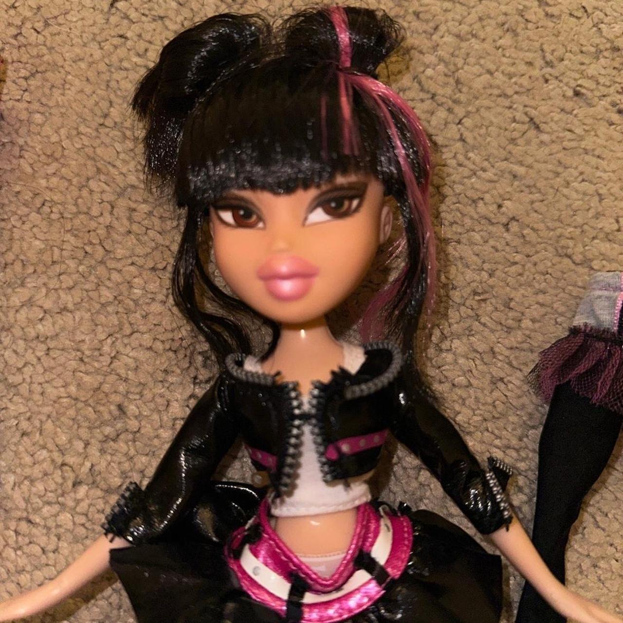 Bratz Dance Crewz Jade. Comes with what is shown.... - Depop
