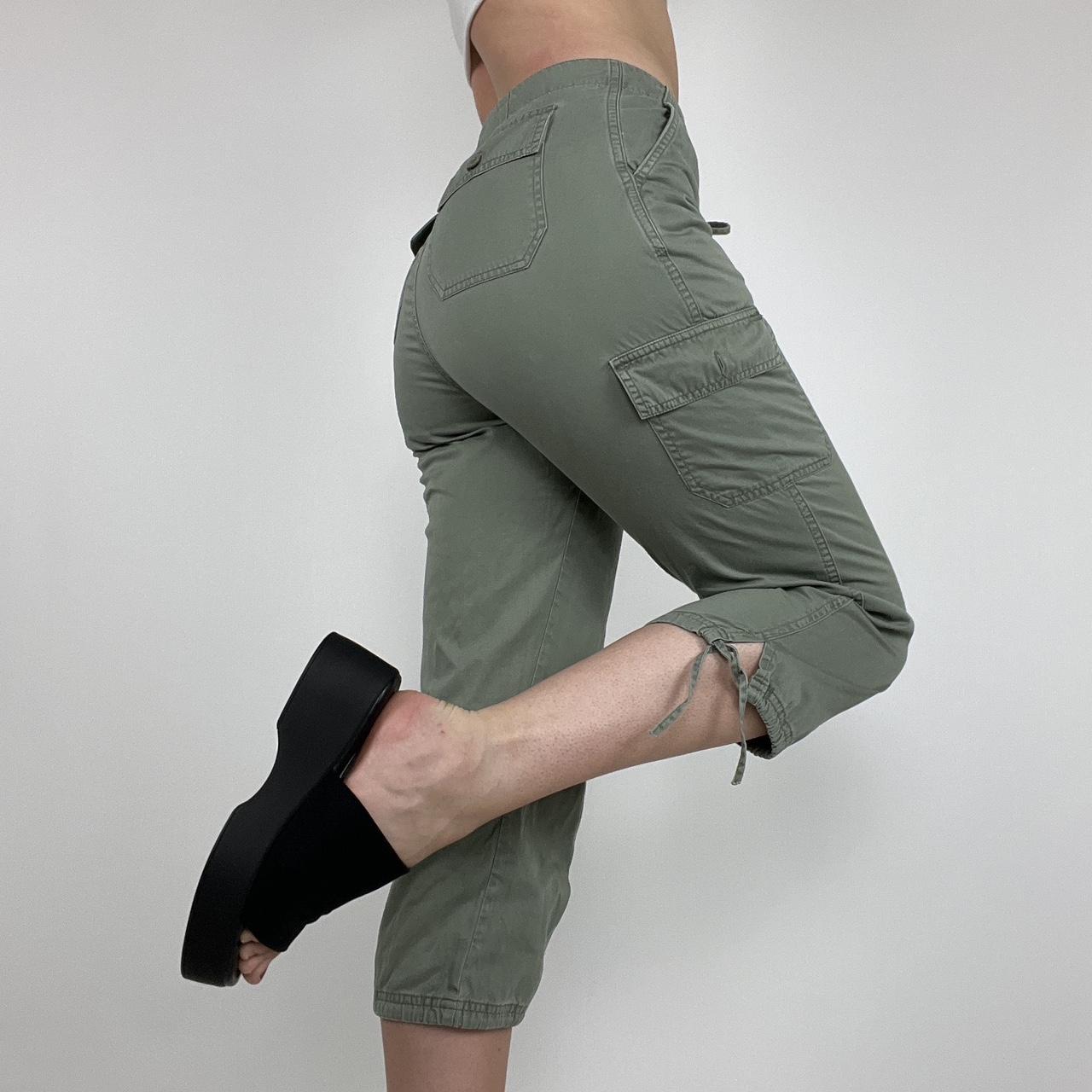 90s/00s army green cargo capris no flaws,... - Depop