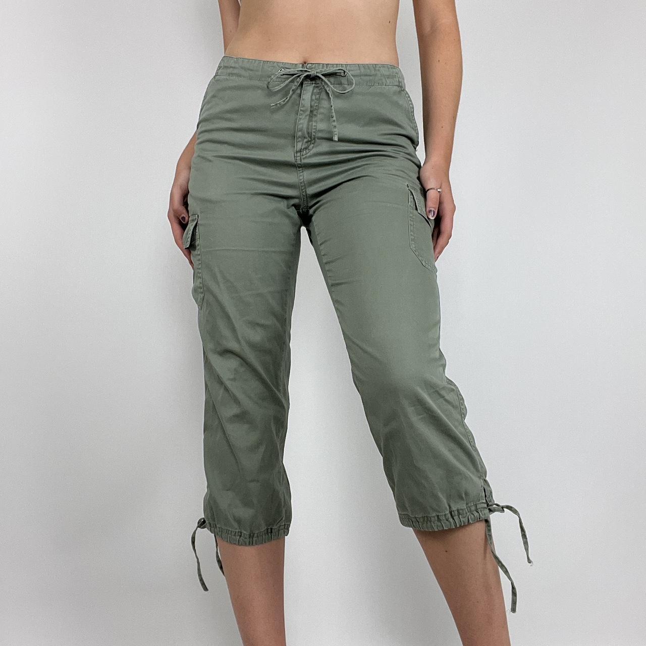 90s/00s army green cargo capris no flaws,... - Depop