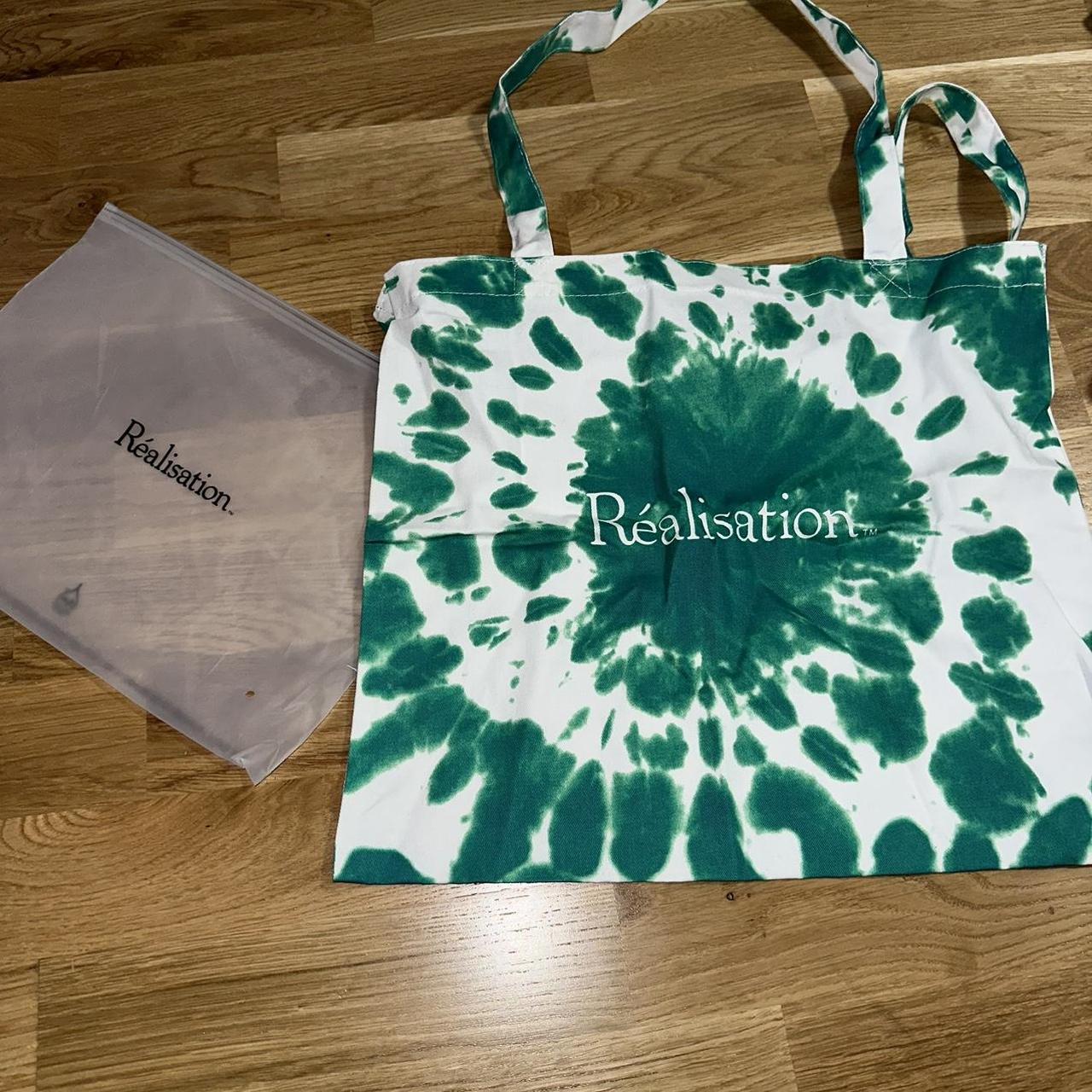 Realisation par tote - Depop