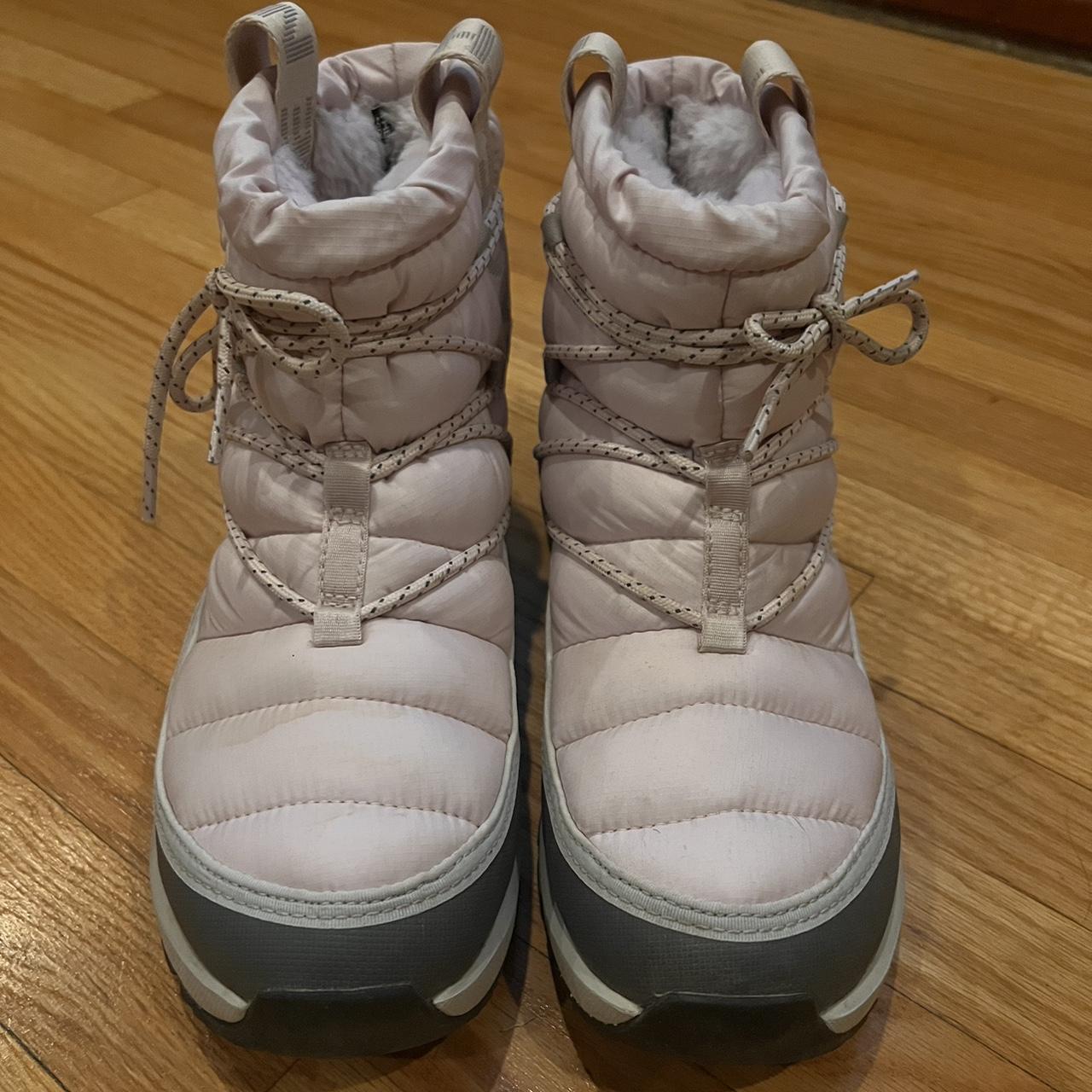 North Face light pink snow boots, super cute & cozy🩷... - Depop