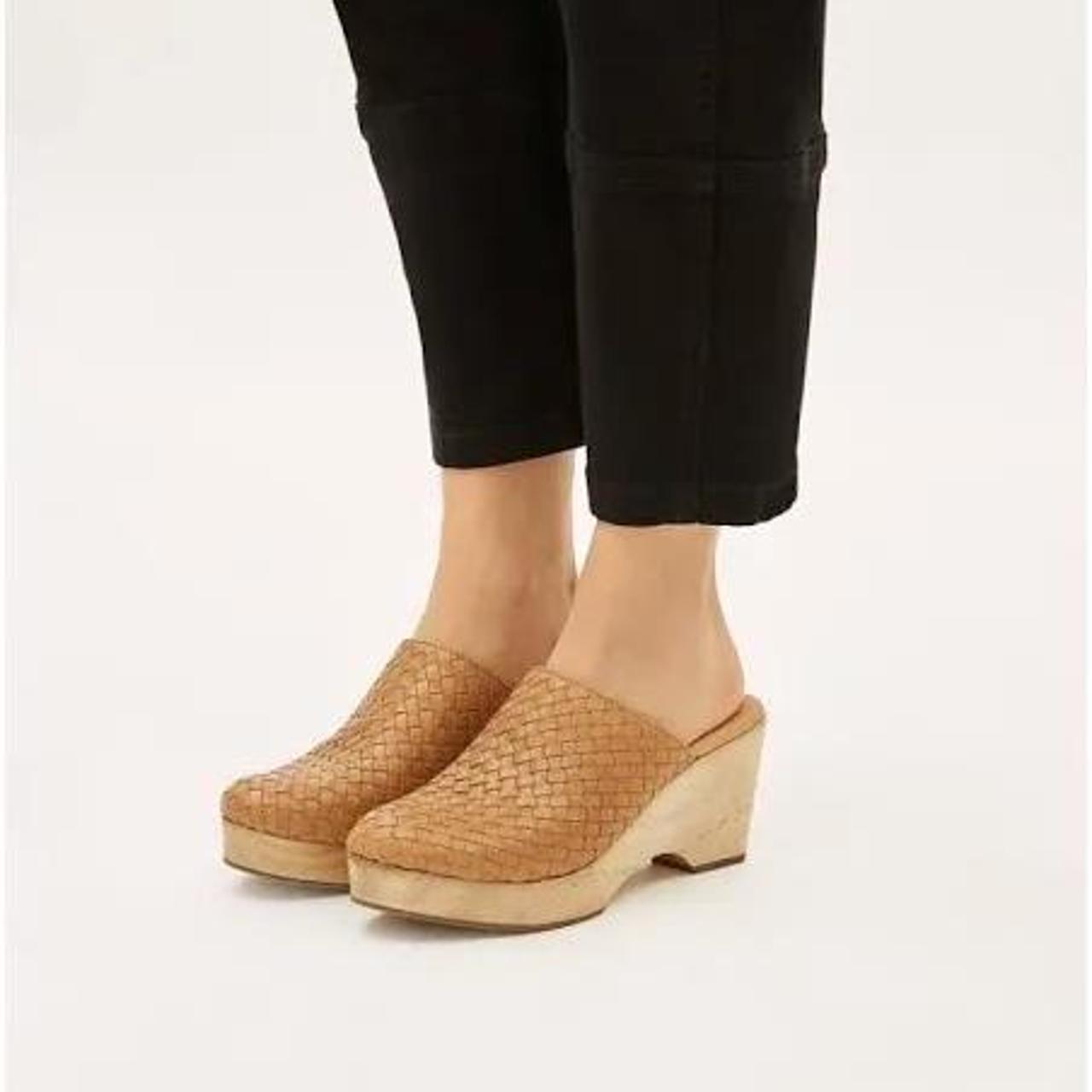Everlane Tan Leather Woven Clogs. Size 8. Worn onceZ - Depop