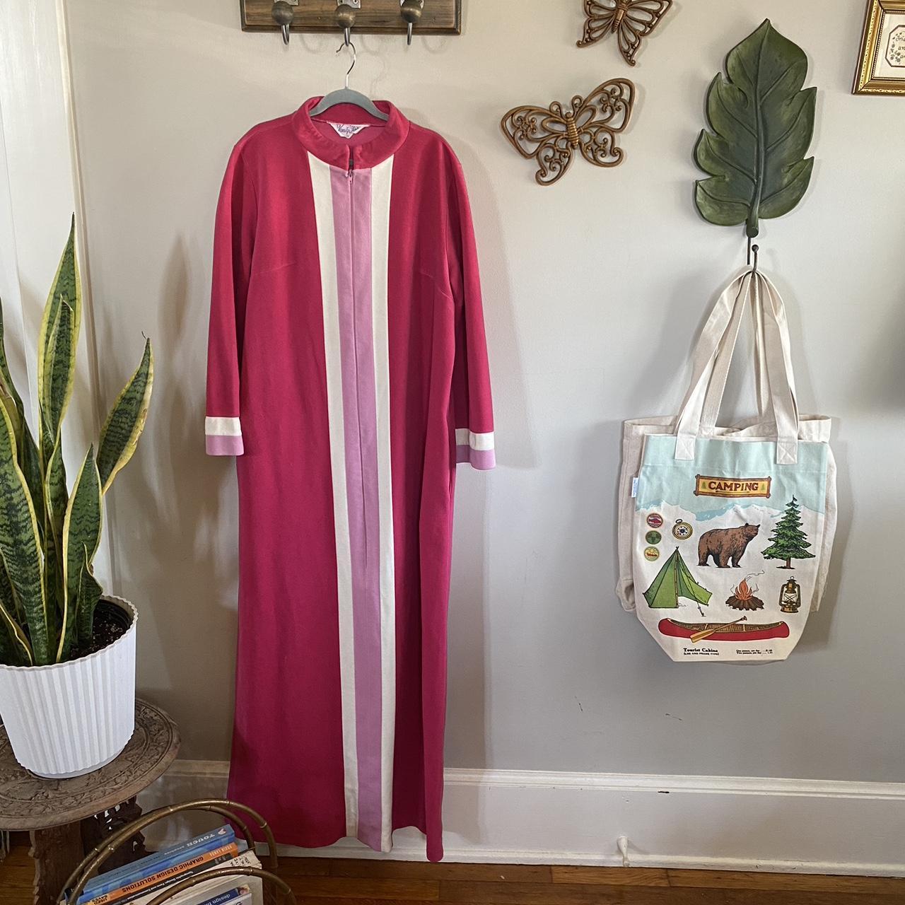 💘 SWEETHEART DROP 💘 60s vintage Vanity Fair velour... - Depop