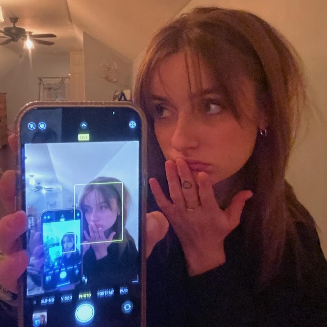 about the seller Hi!! I’m emma :) I’ve been... - Depop