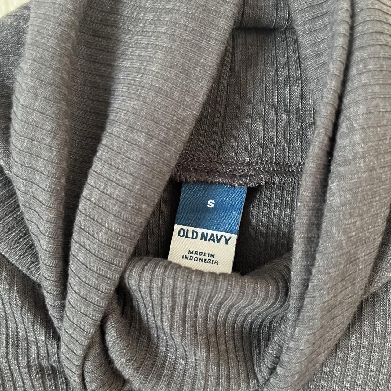 Grey turtle neck Like New Size: S/P Brand: Old Navy - Depop