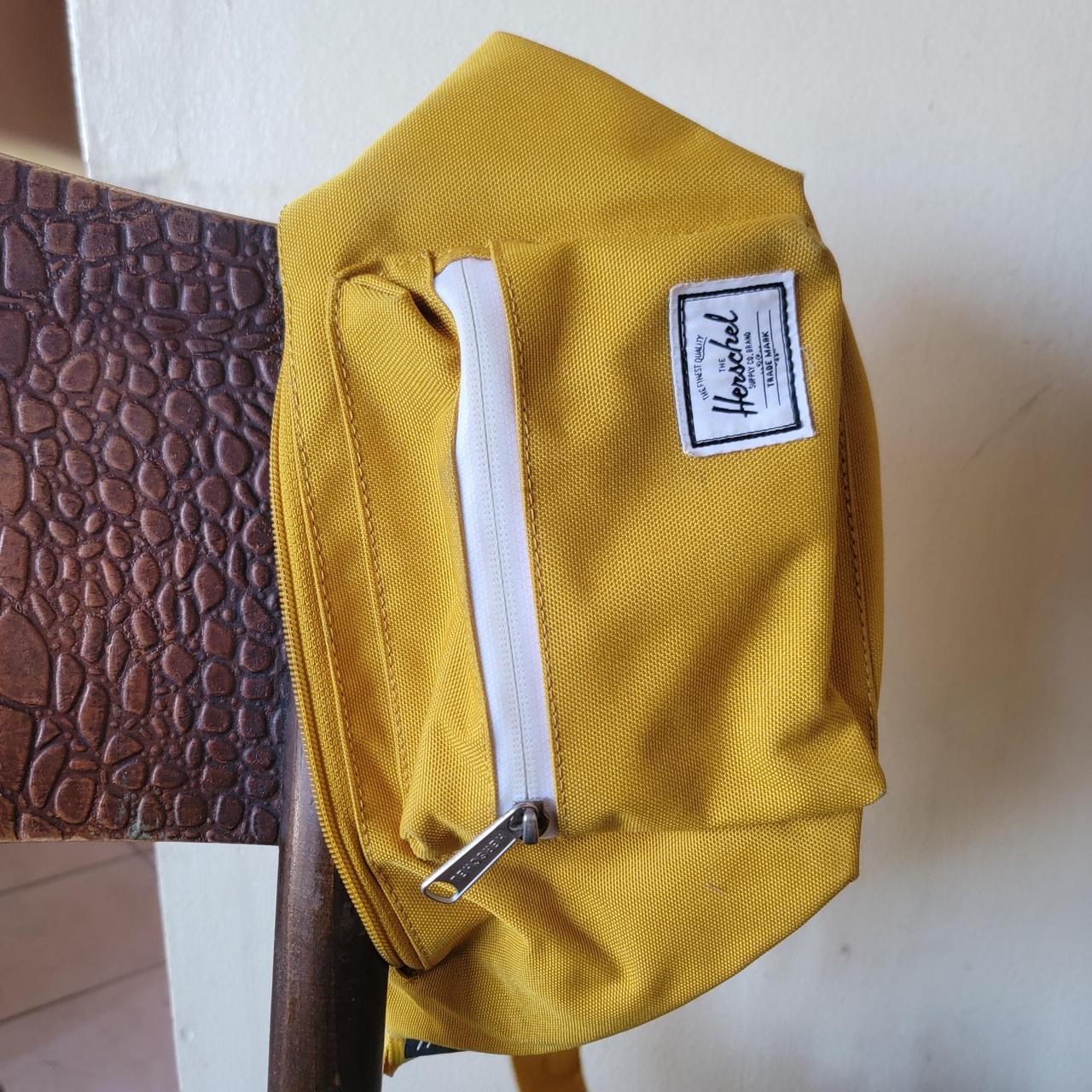 Herschal fanny pack - Depop