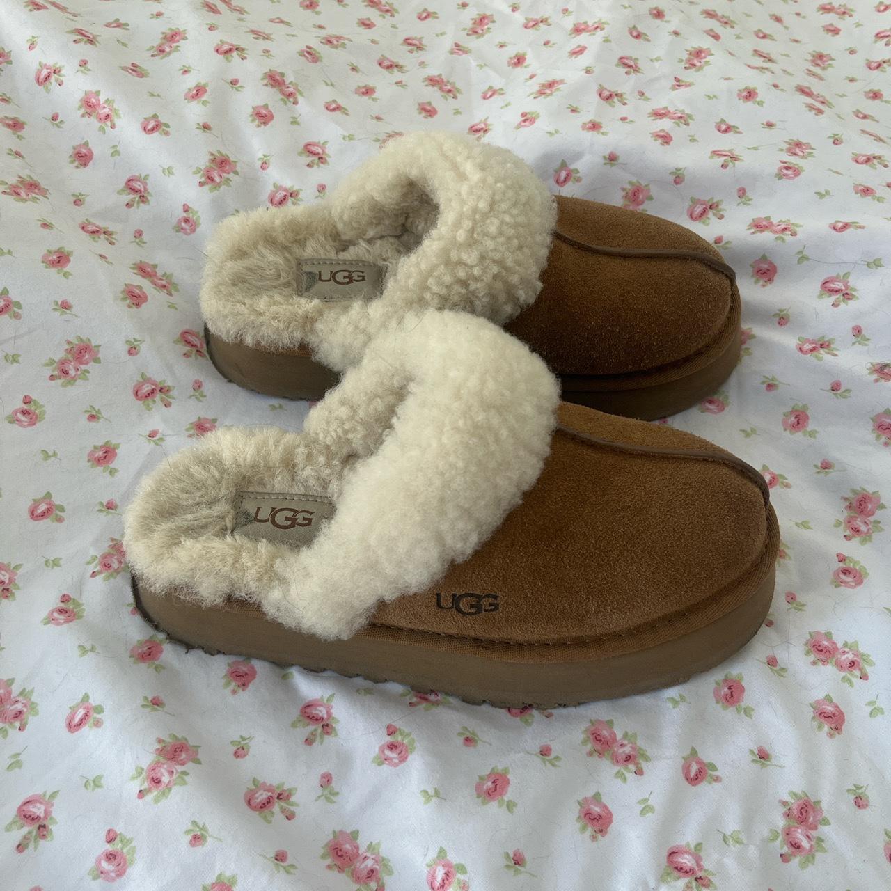 ugg platform slippers size 7 fits like a 5 only... - Depop