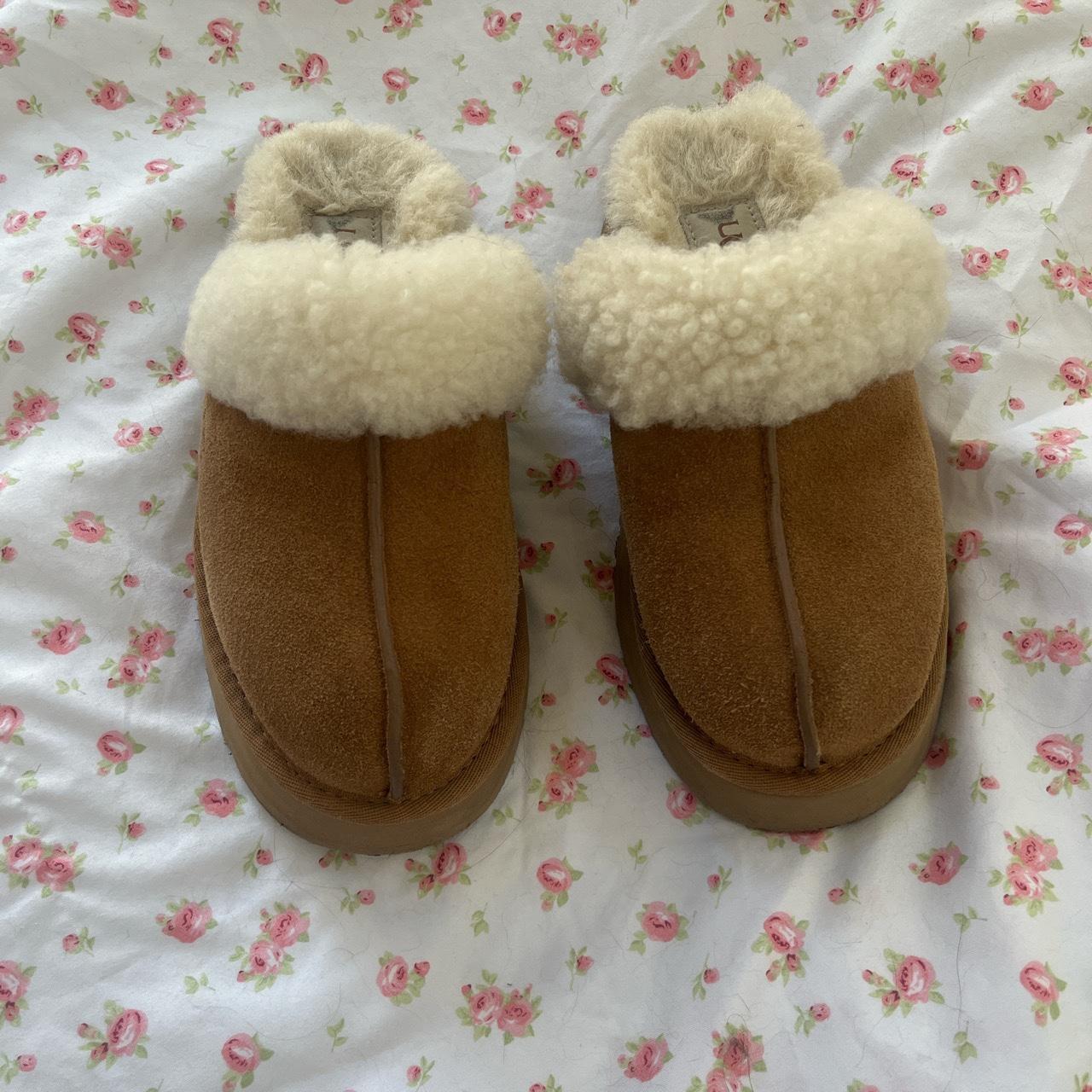 ugg platform slippers size 7 fits like a 5 only... - Depop