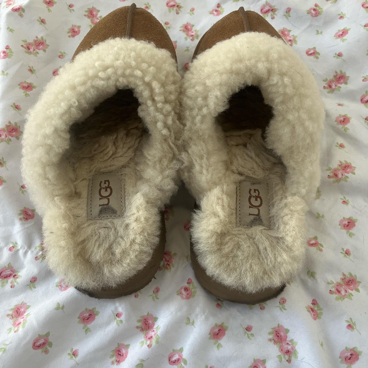 ugg platform slippers size 7 fits like a 5 only... - Depop