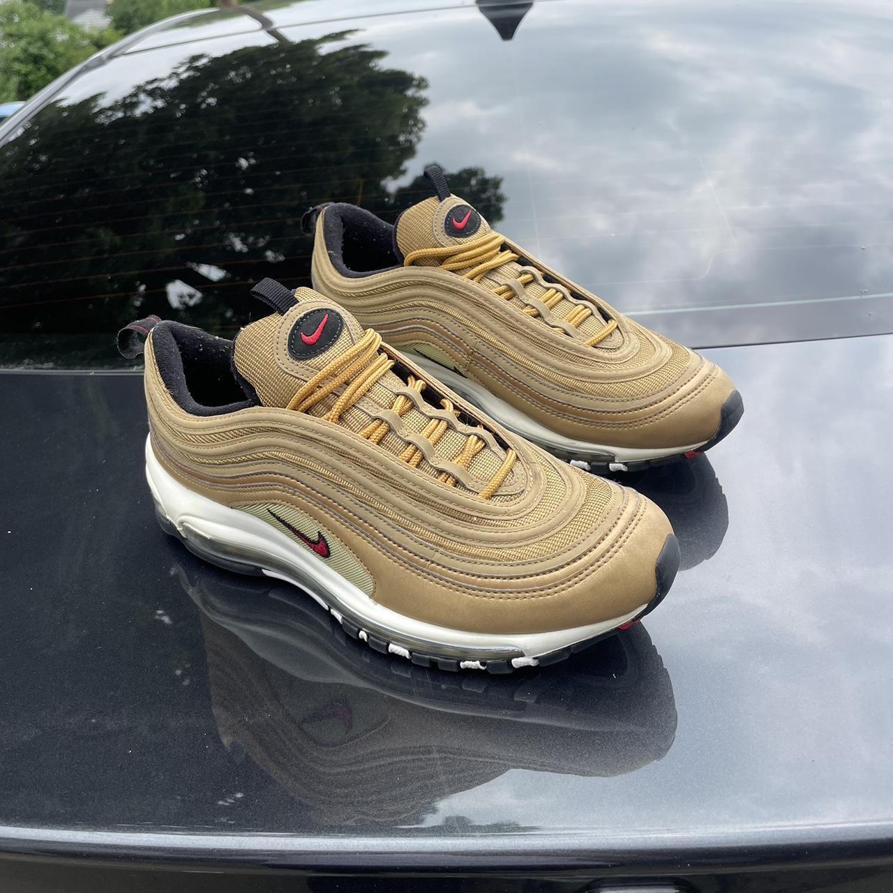 Nike Men's Gold Trainers | Depop