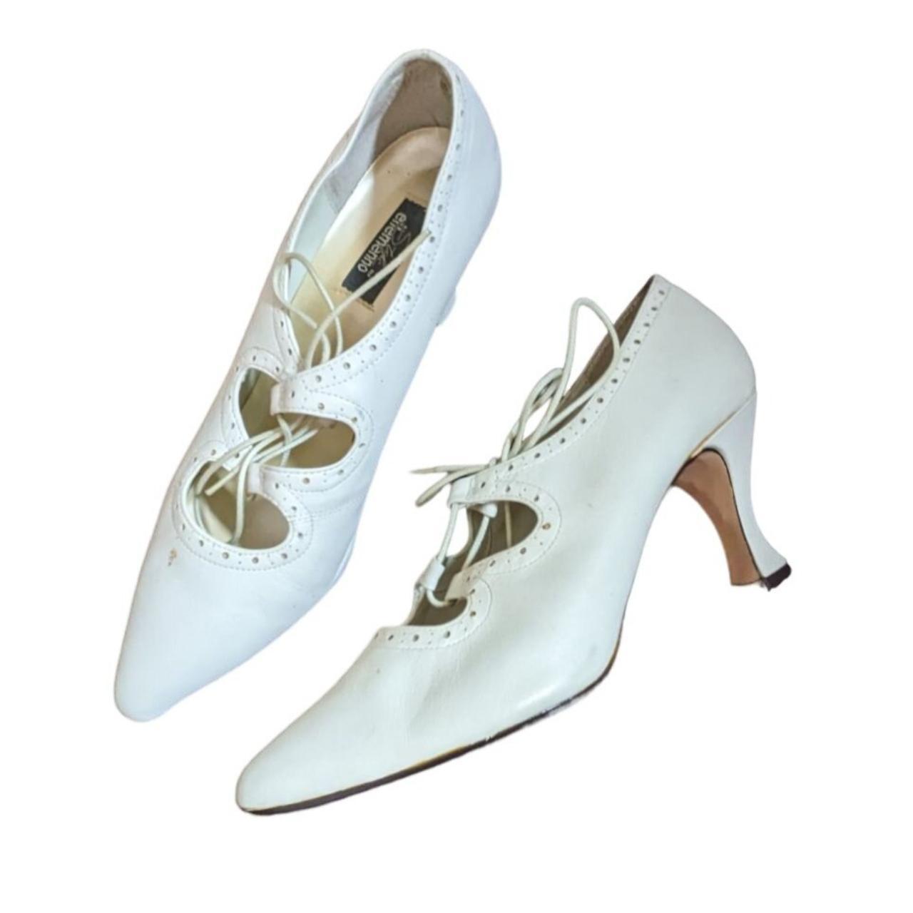 Women's Cream Courts | Depop