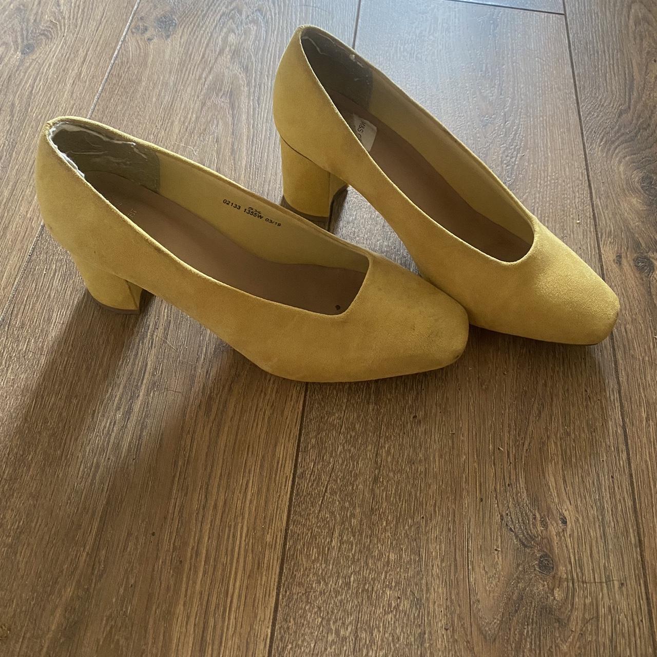 Yellow wide fit court shoes - Depop