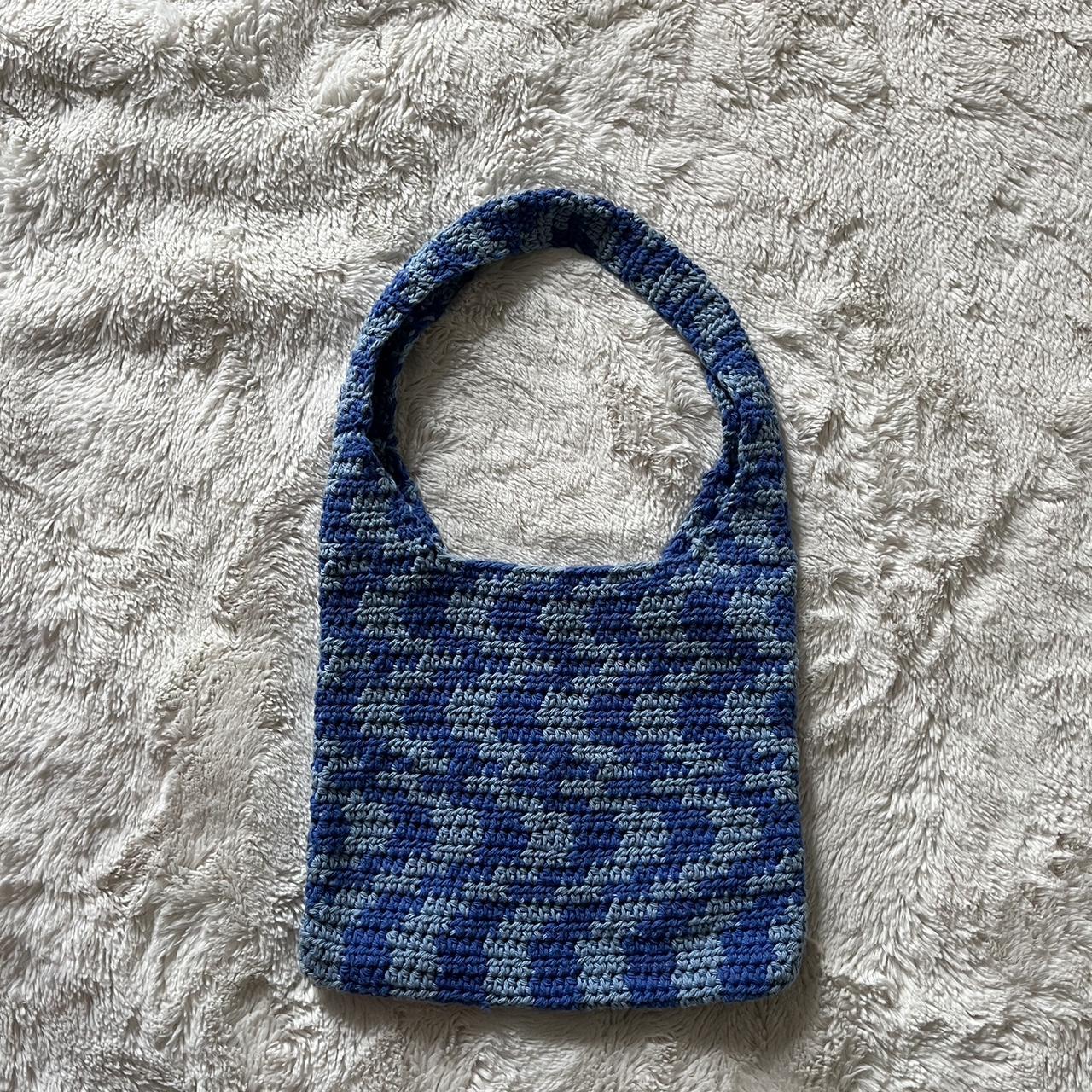SMALL CROCHET WAVY BAG. SHOULDER BAG. HOLDS WEIGHT... - Depop