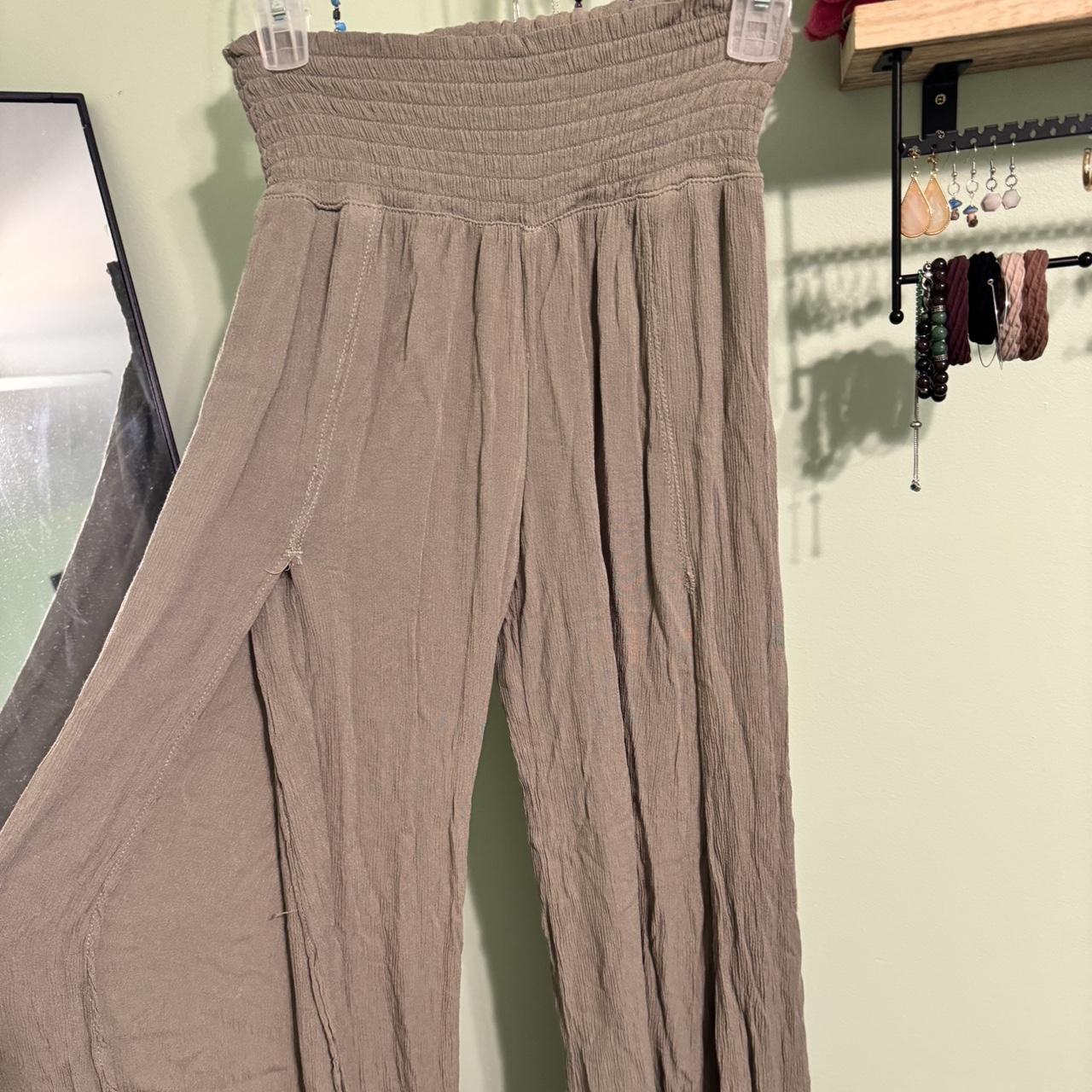 Green flowy pants with elastic waist and wide leg... - Depop