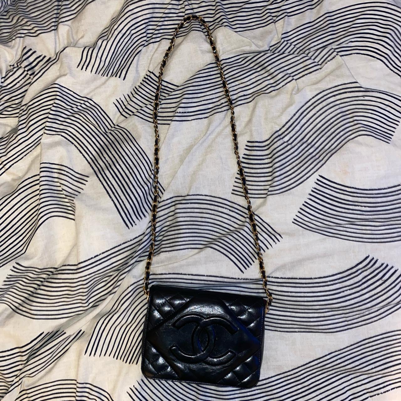Vintage Chanel flap leather bag 19.5 x 14 x 5cm - Depop