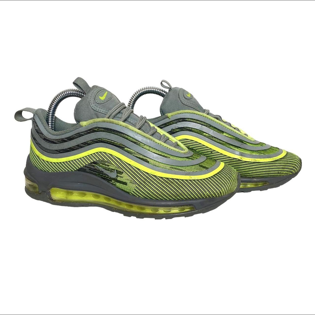 Nike Women's Green Trainers | Depop