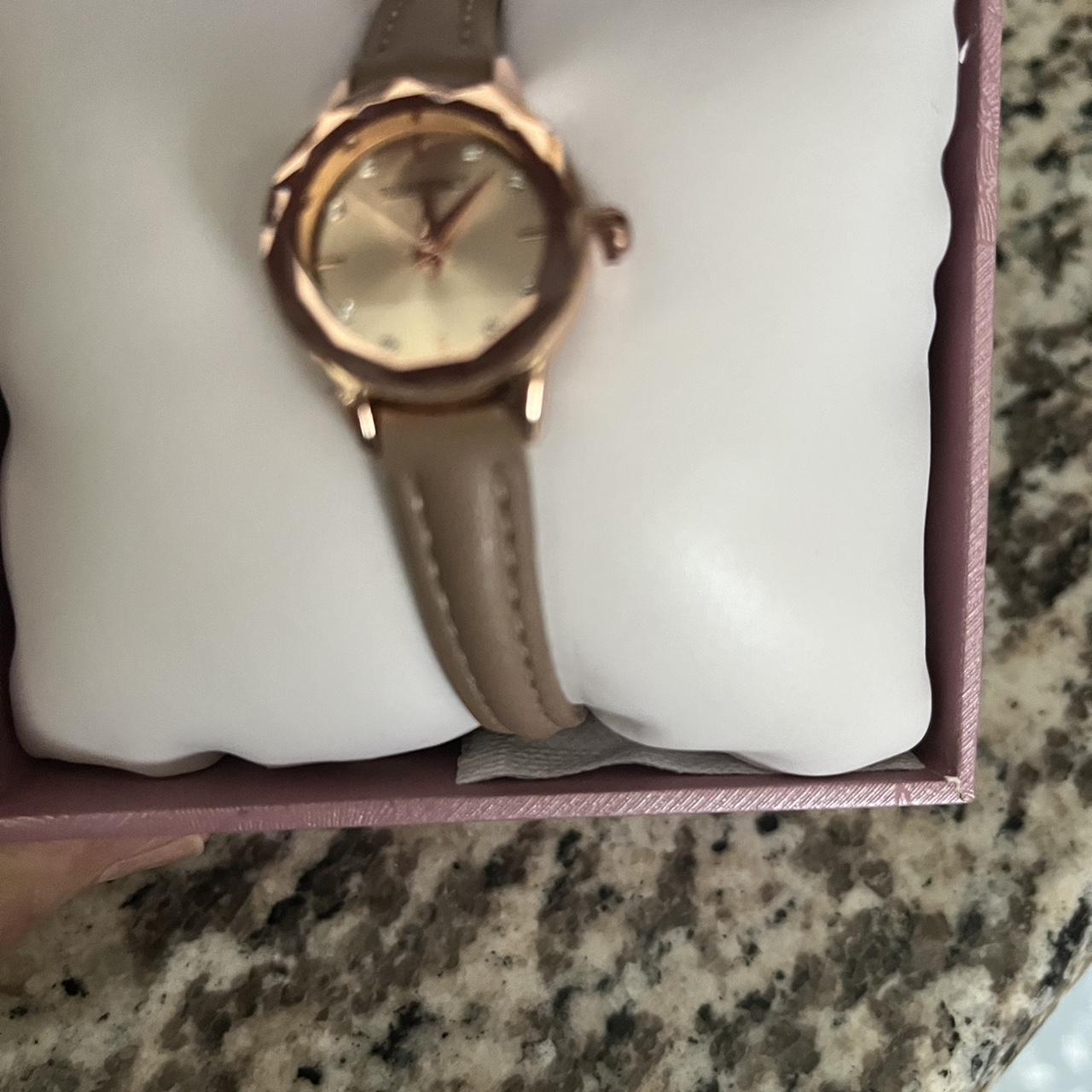 New Ellen Tracy watch needs battery - Depop