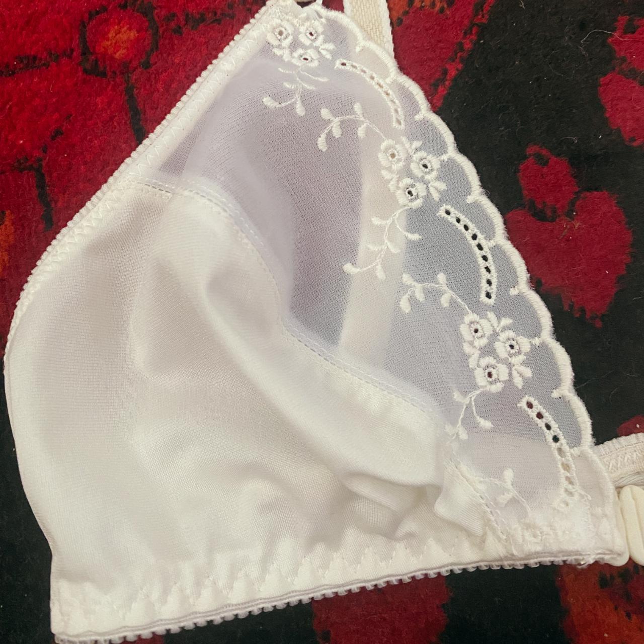 Maidenform Women's White Bra | Depop
