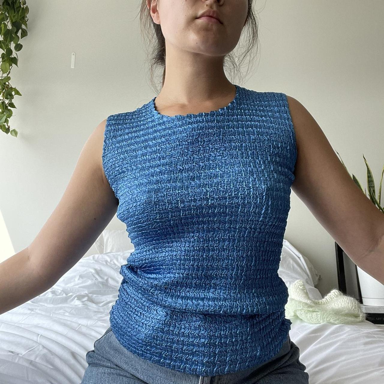 super cute team nicola petites crinkle top. Size... - Depop