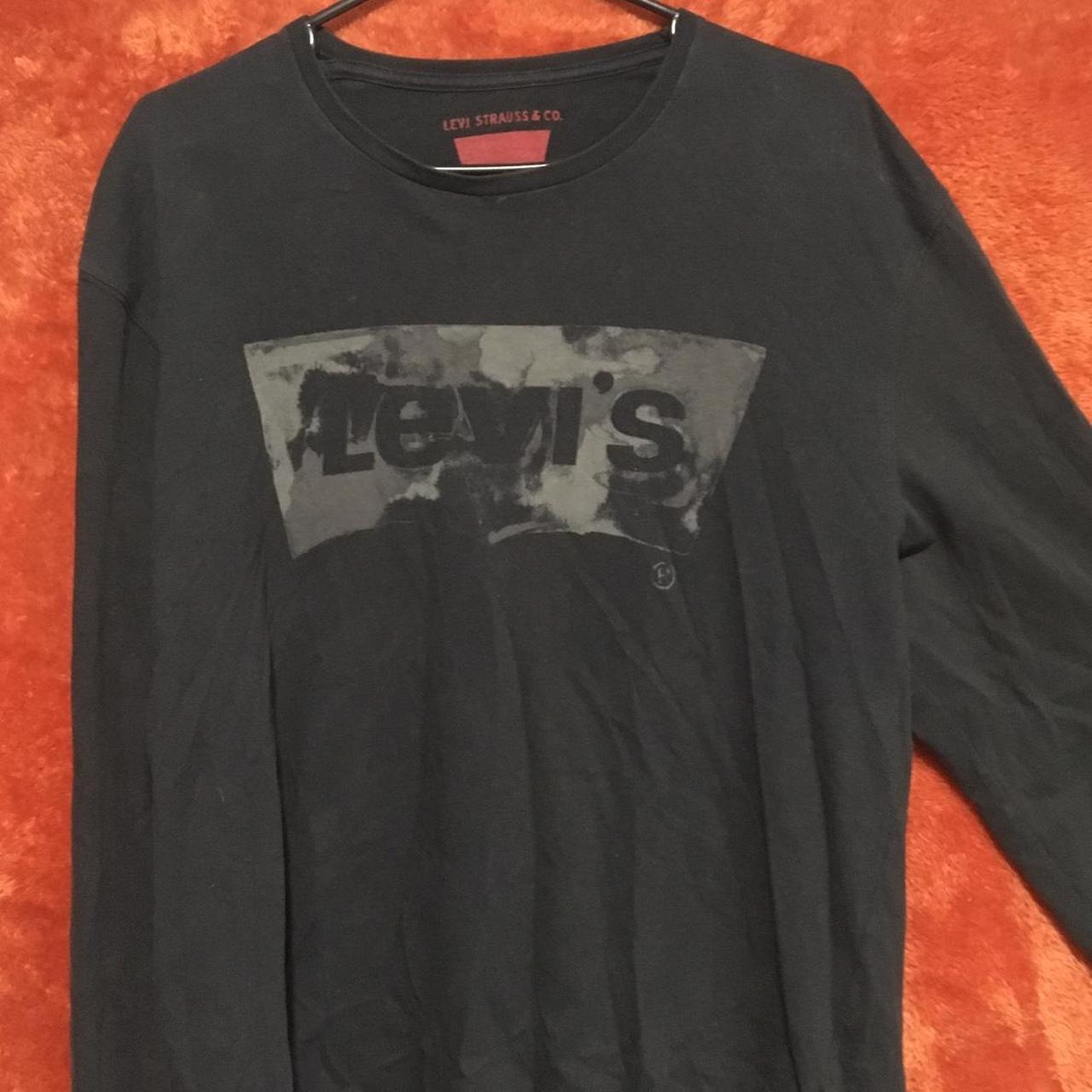 Levi's Men's Black and Khaki T-shirt | Depop