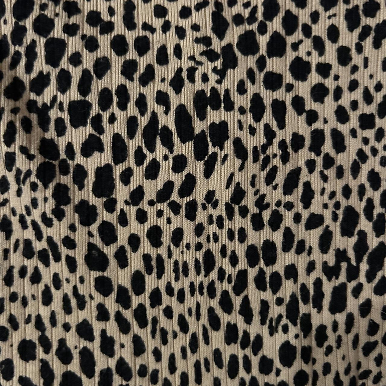 brandy melville cheetah print turtleneck 🐆 (free... - Depop