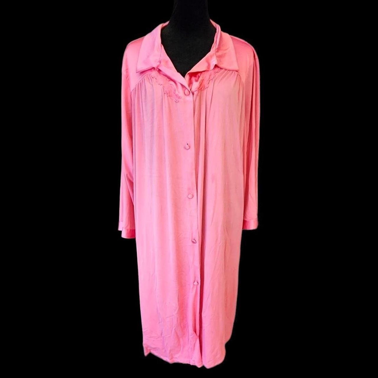 🎀Vtg 70s Pink Robe Super soft and silky pink robe... - Depop