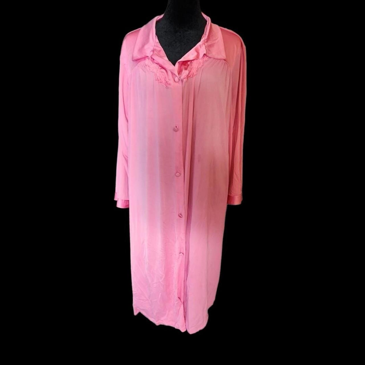 🎀Vtg 70s Pink Robe Super soft and silky pink robe... - Depop