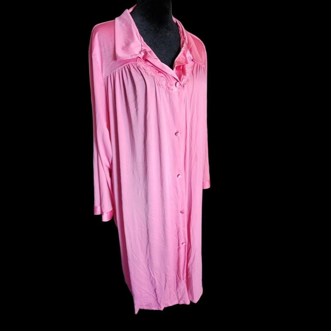 🎀Vtg 70s Pink Robe Super soft and silky pink robe... - Depop