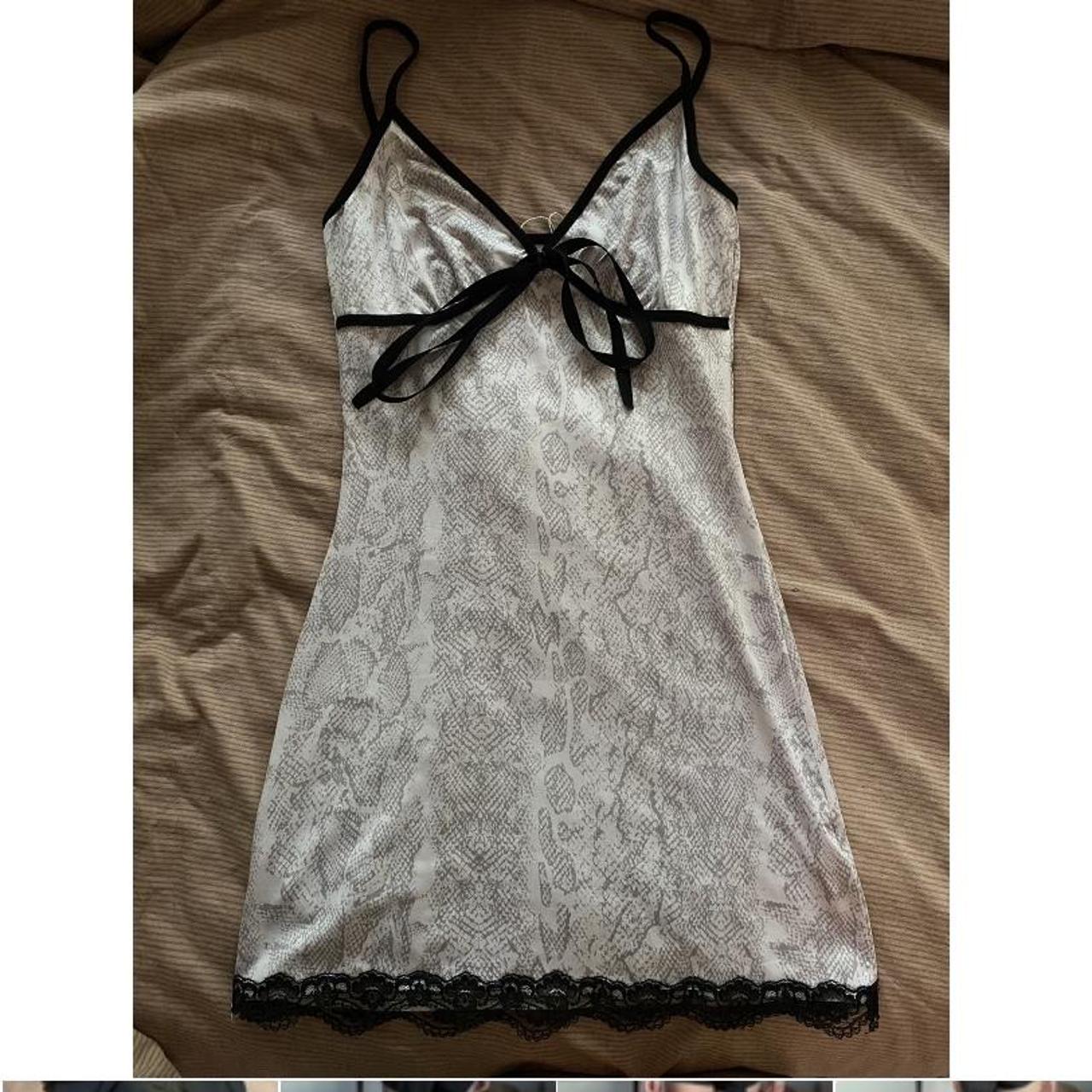 Super cute grey snakeskin dress with a lace trim and... - Depop