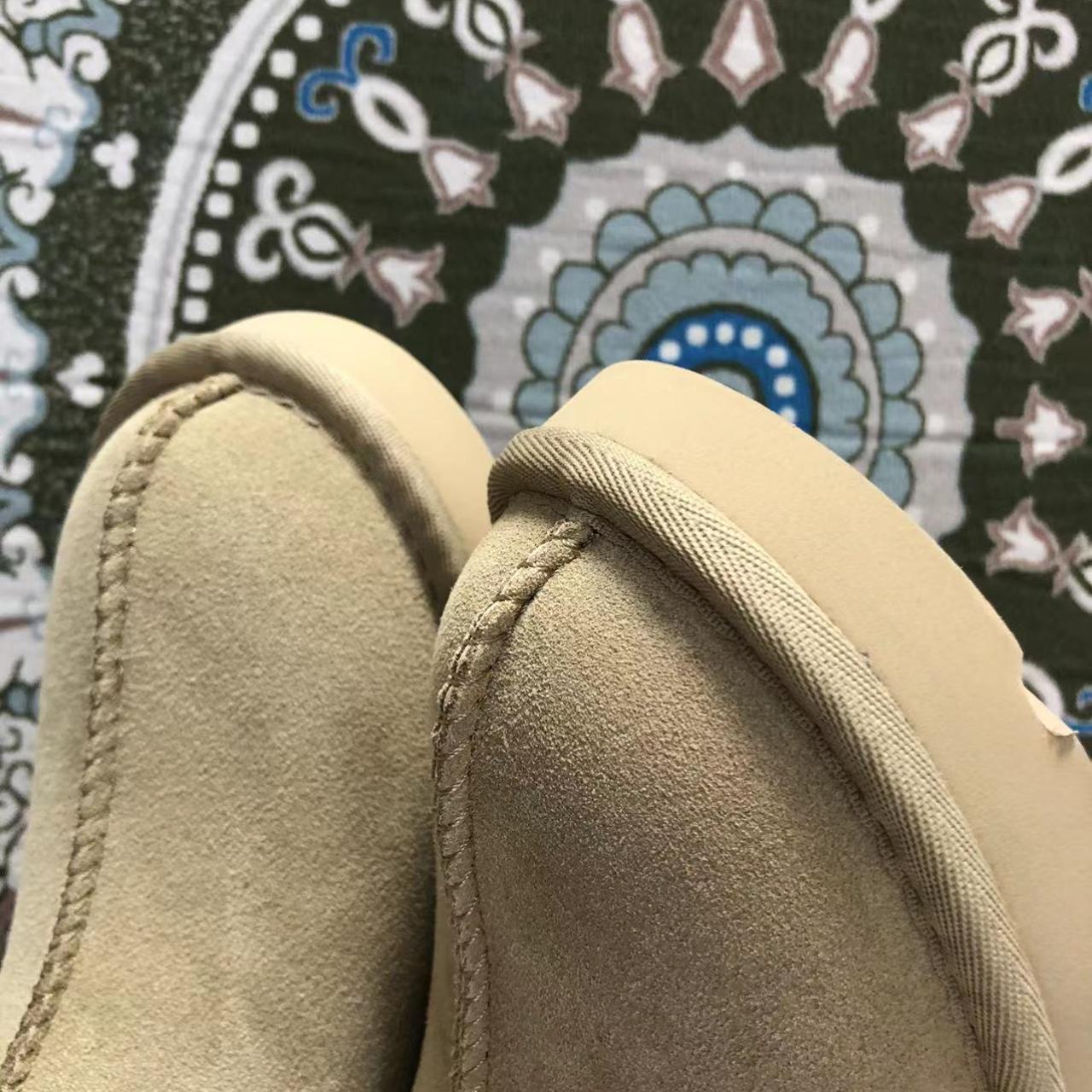 Women's Cream Slippers - Depop