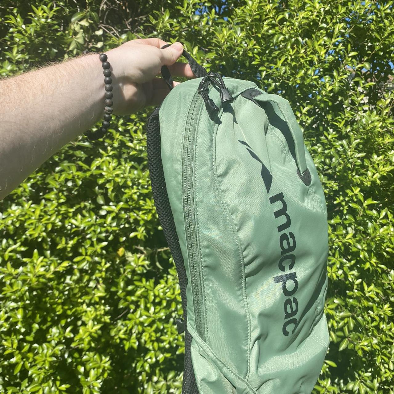 Macpac Kahuna 18L Backpack. Bought last year,... - Depop