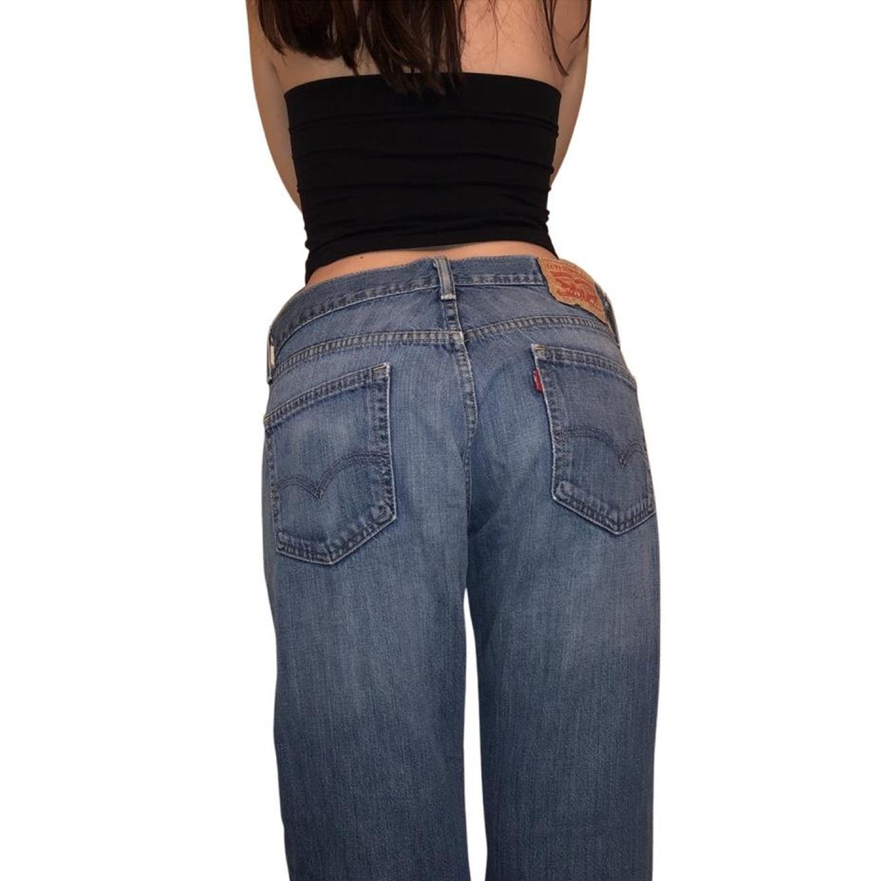 vintage Levi’s 559 jeans! the waist is about 32” and... - Depop