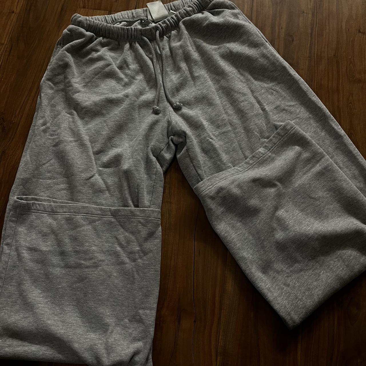 Wide Fit Sweatpants H&M - Depop