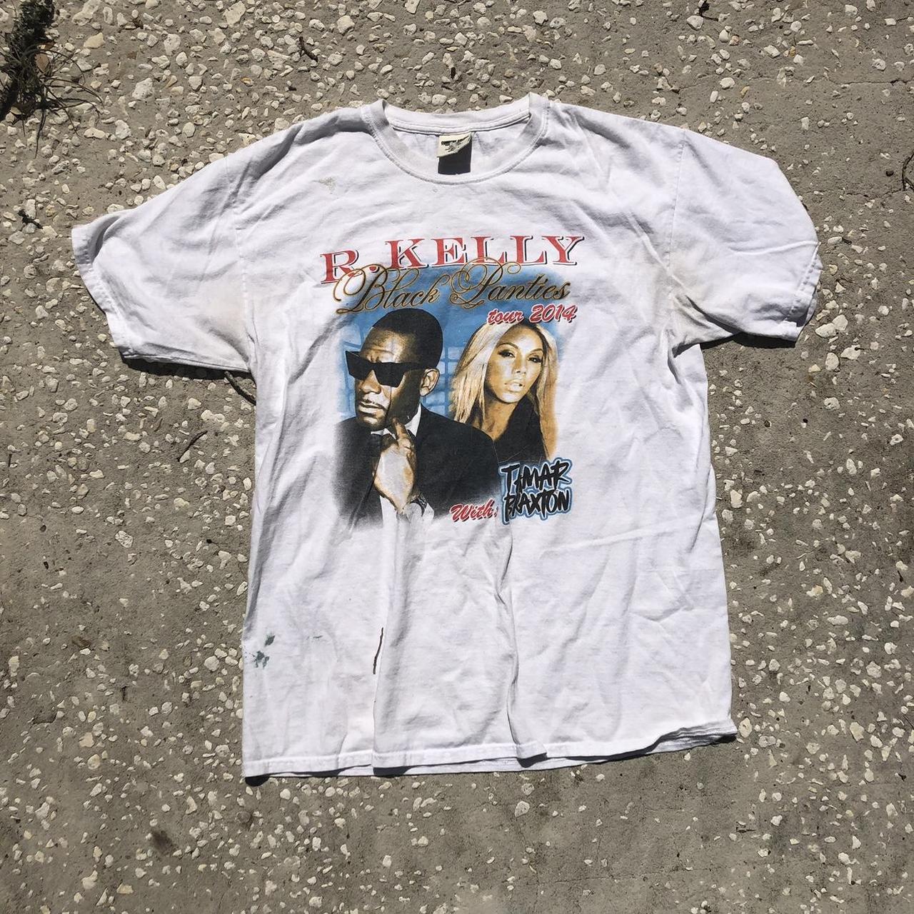 2014 R Kelly tour tee Size Large Found at the bins... - Depop