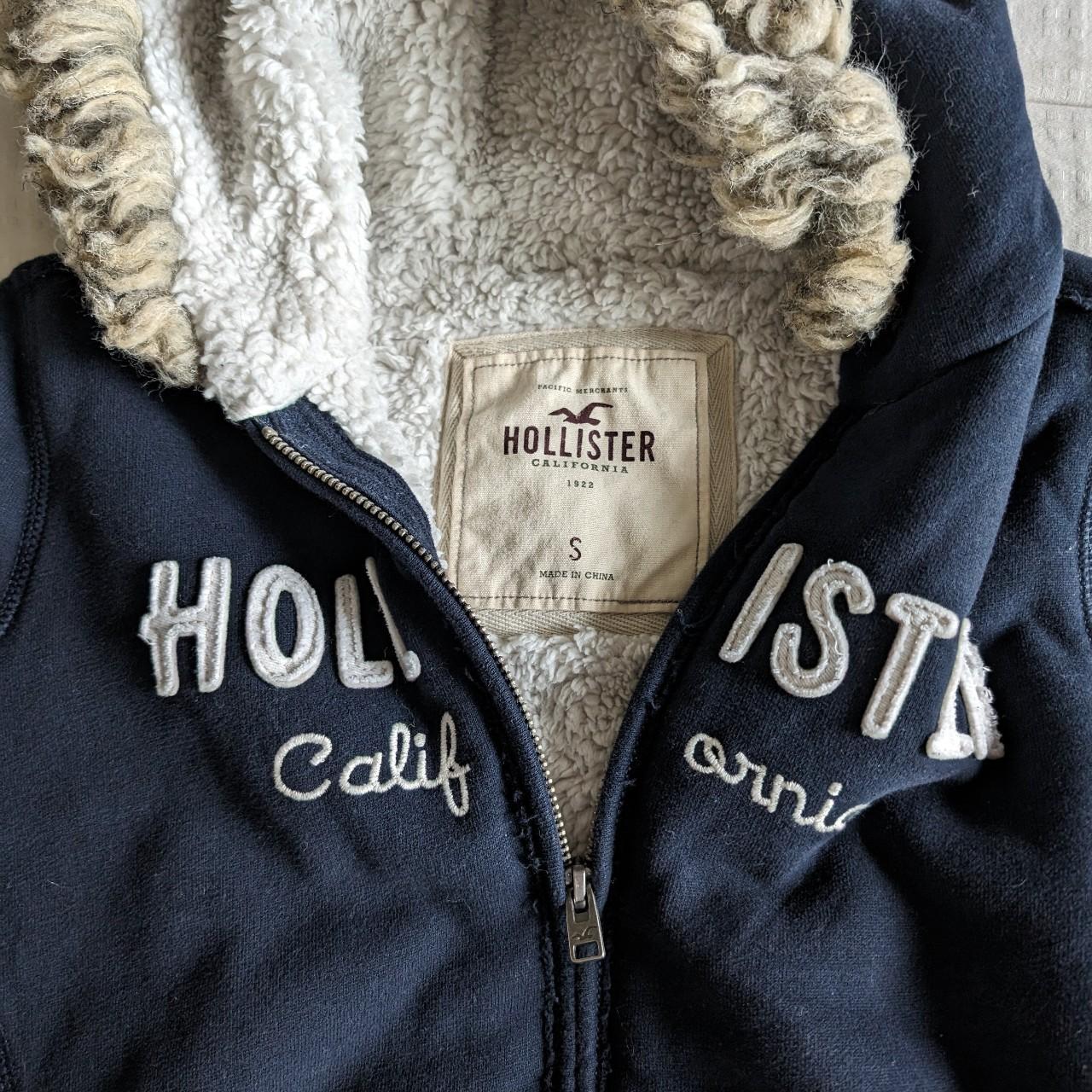 VINTAGE HOLLISTER HOODIE WITH FUR Features: -... - Depop