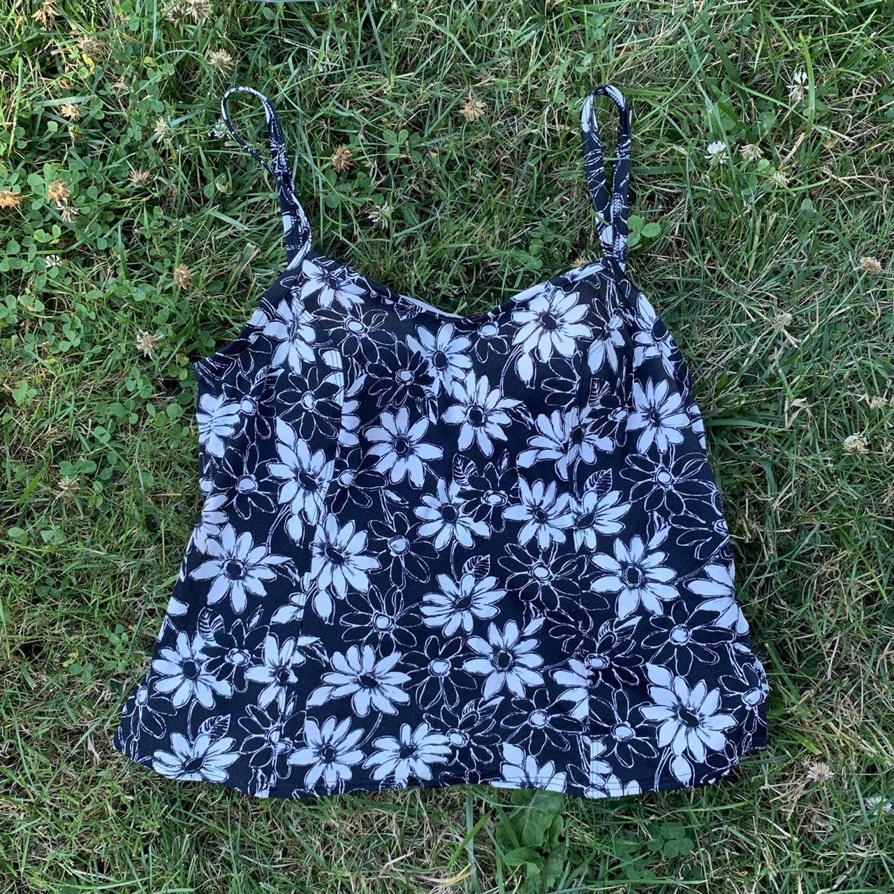 Adorable black & white daisy floral print tankini... - Depop