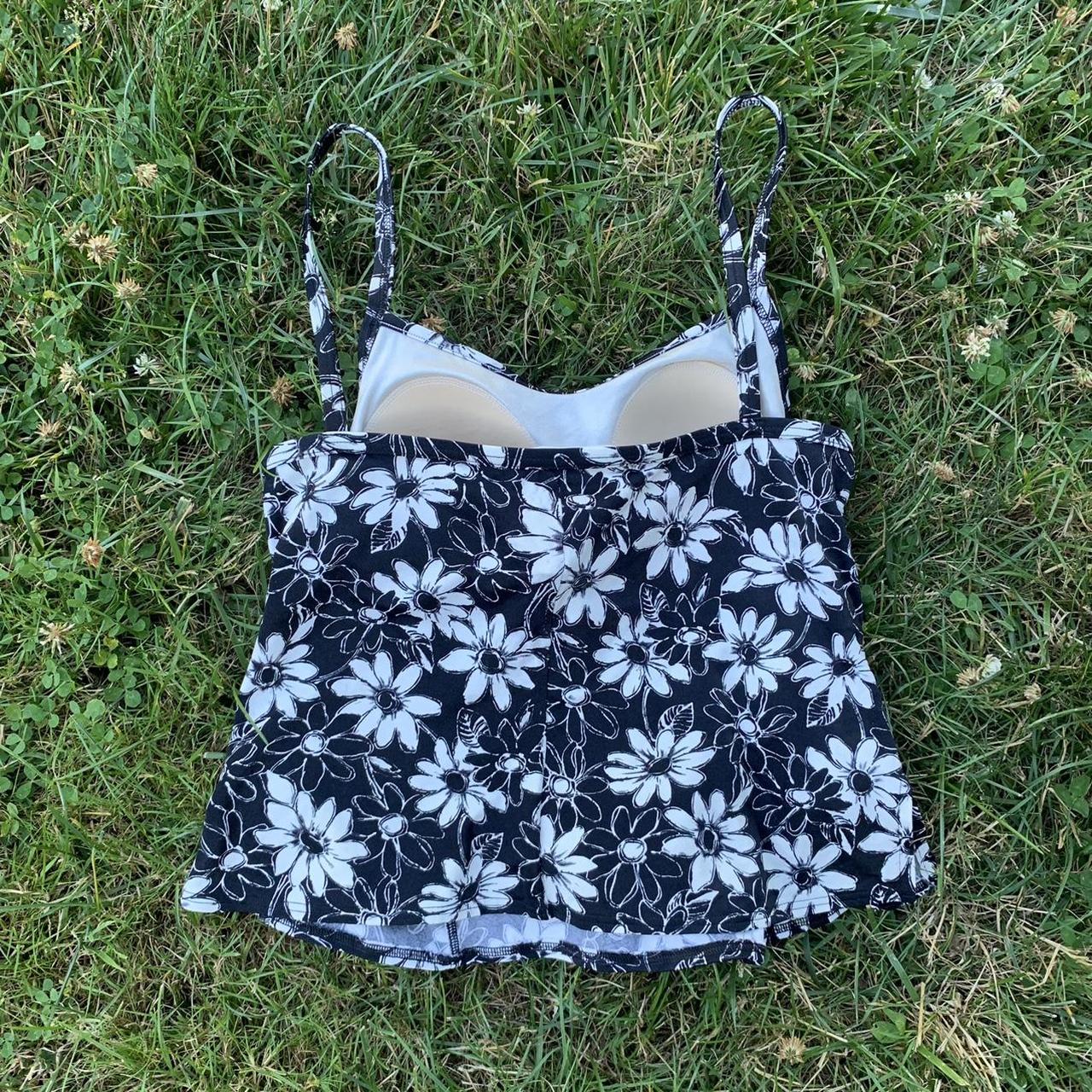 Adorable black & white daisy floral print tankini... - Depop