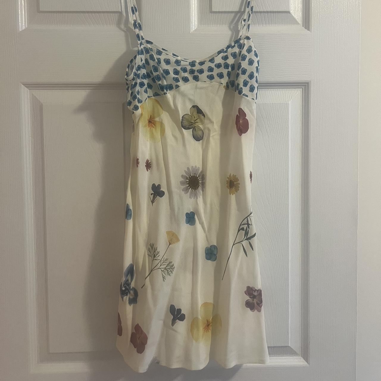 VRG GRL summer dress with flowers! Size aus 10, us 6 - Depop