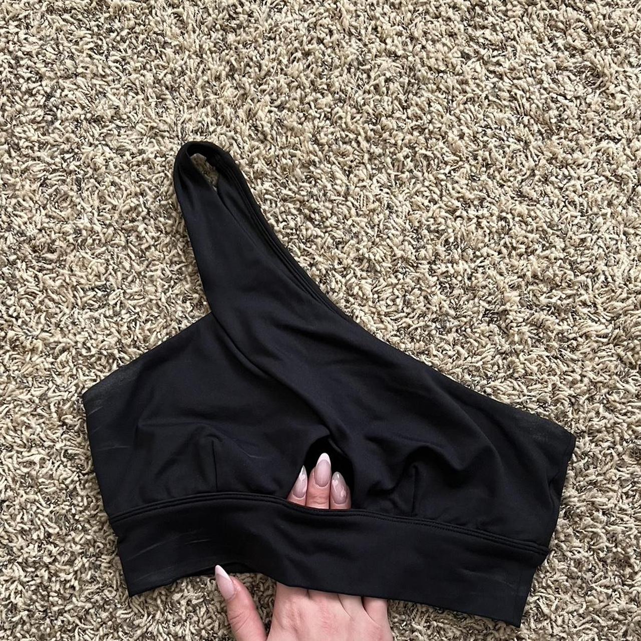 alo yoga diagonal cut out sports bra, only worn... - Depop