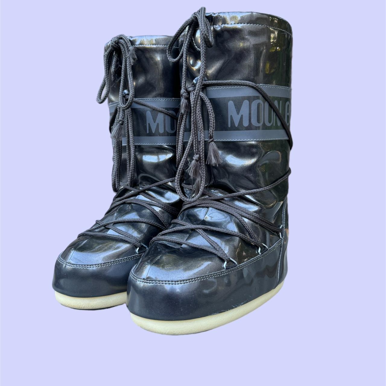 🖤MOON BOOT BLACK VINYL🖤 -size 3,5/6. I’m a size... - Depop