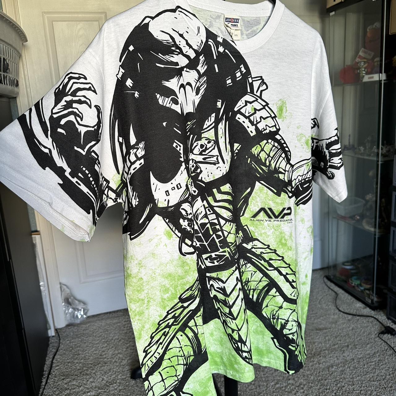Alien vs Predator AVP Fox 2014 Shirt Size L on... - Depop