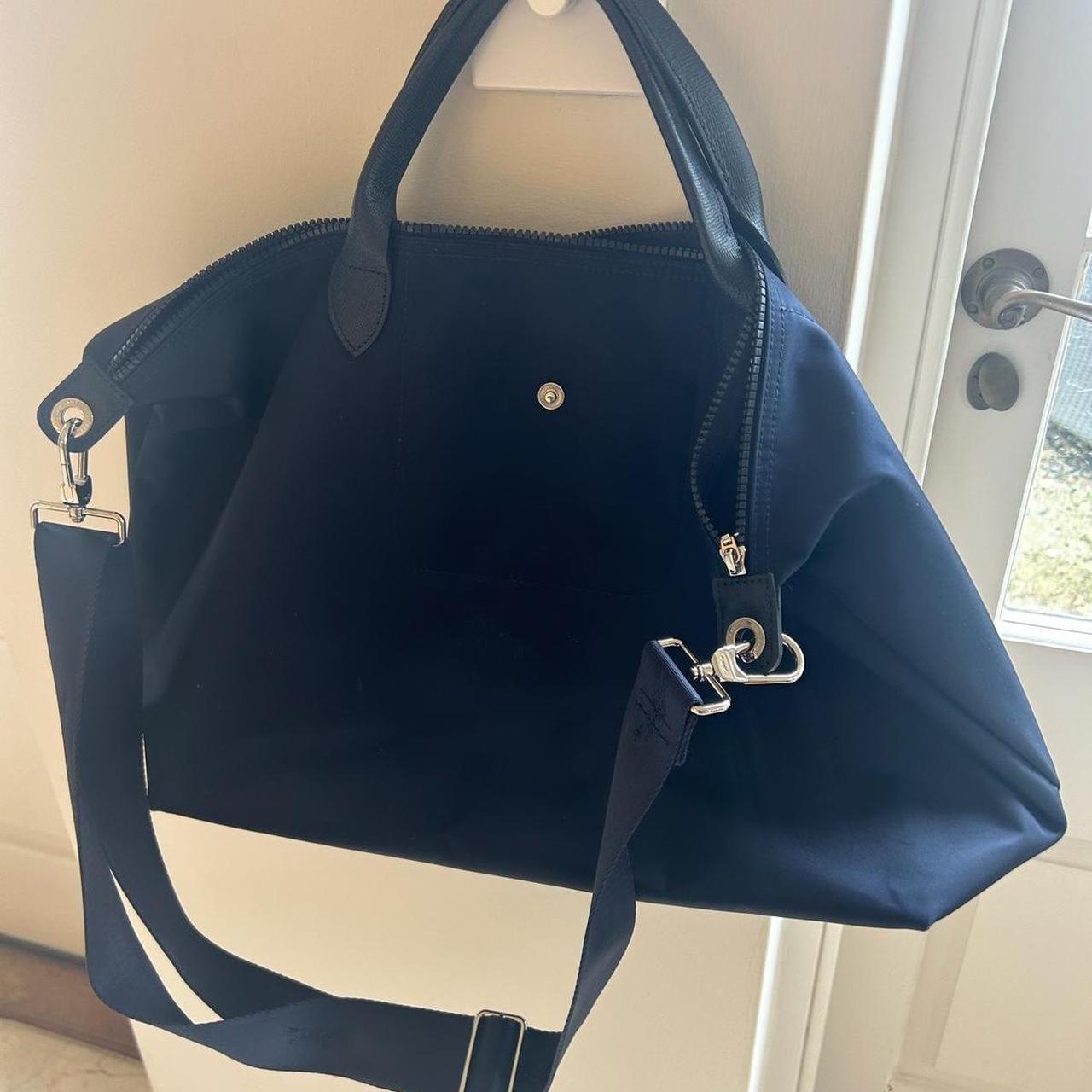 Navy longchamp bag LE PLIAGE NÉO TOP HANDLE BAG... - Depop