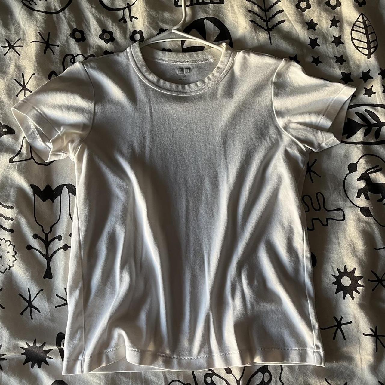 uniqlo basic white tee size xs - Depop