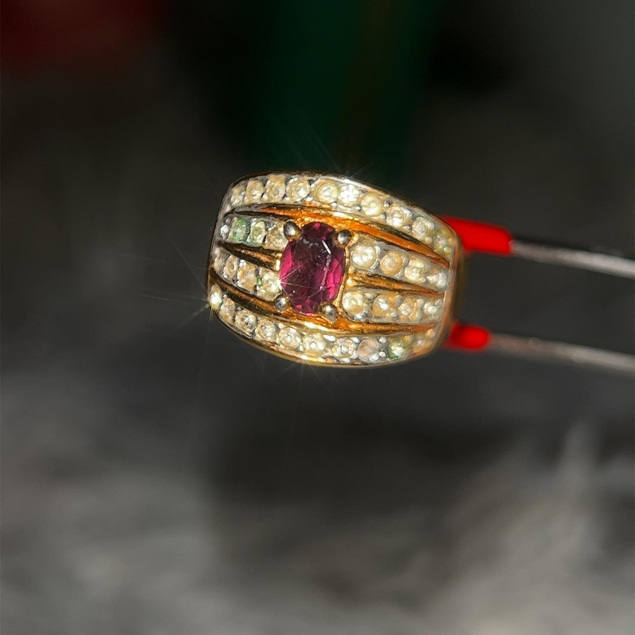 Joan rivers ring Missing stones Sz 8 - Depop