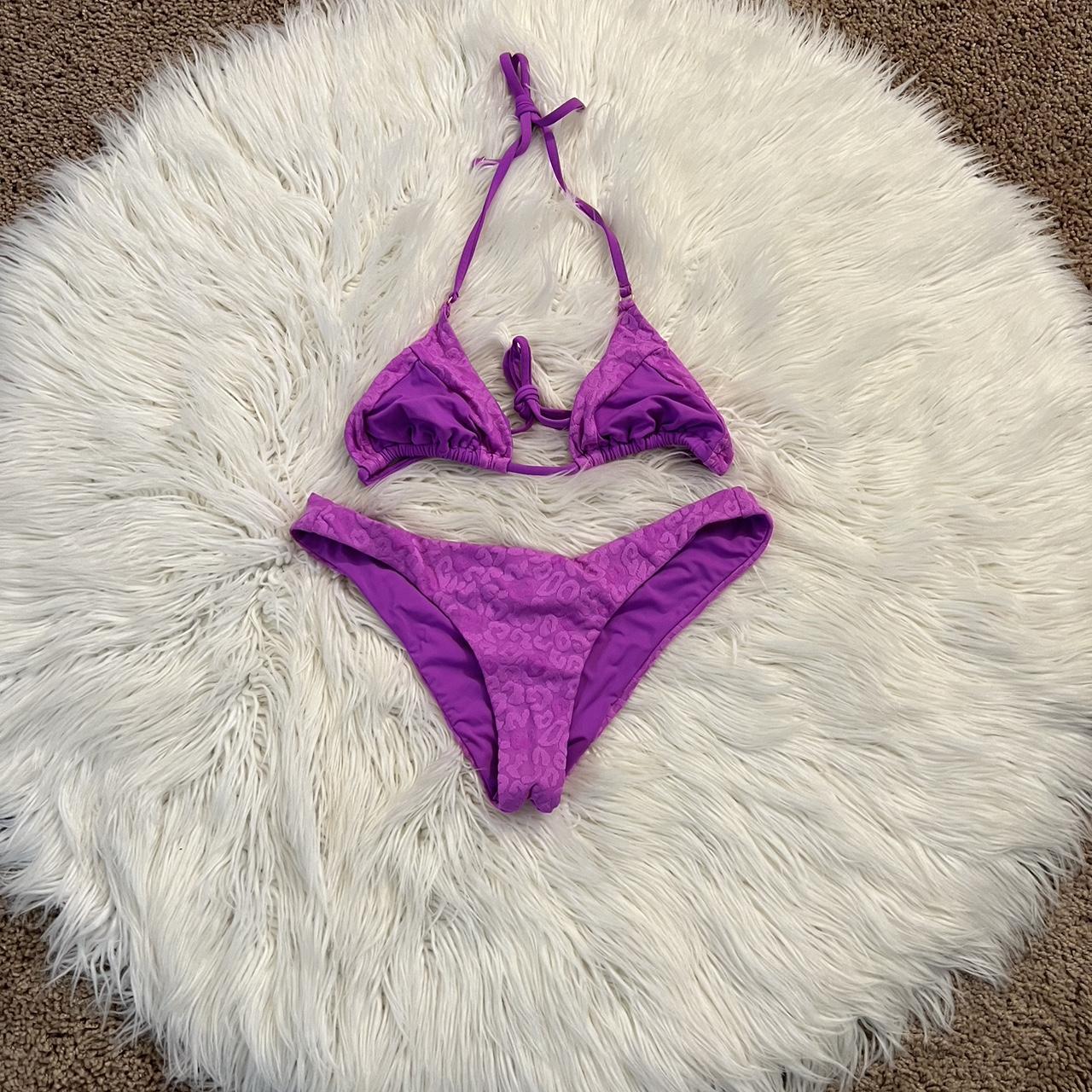 Beach Bunny Women's Bikinis-and-tankini-sets | Depop