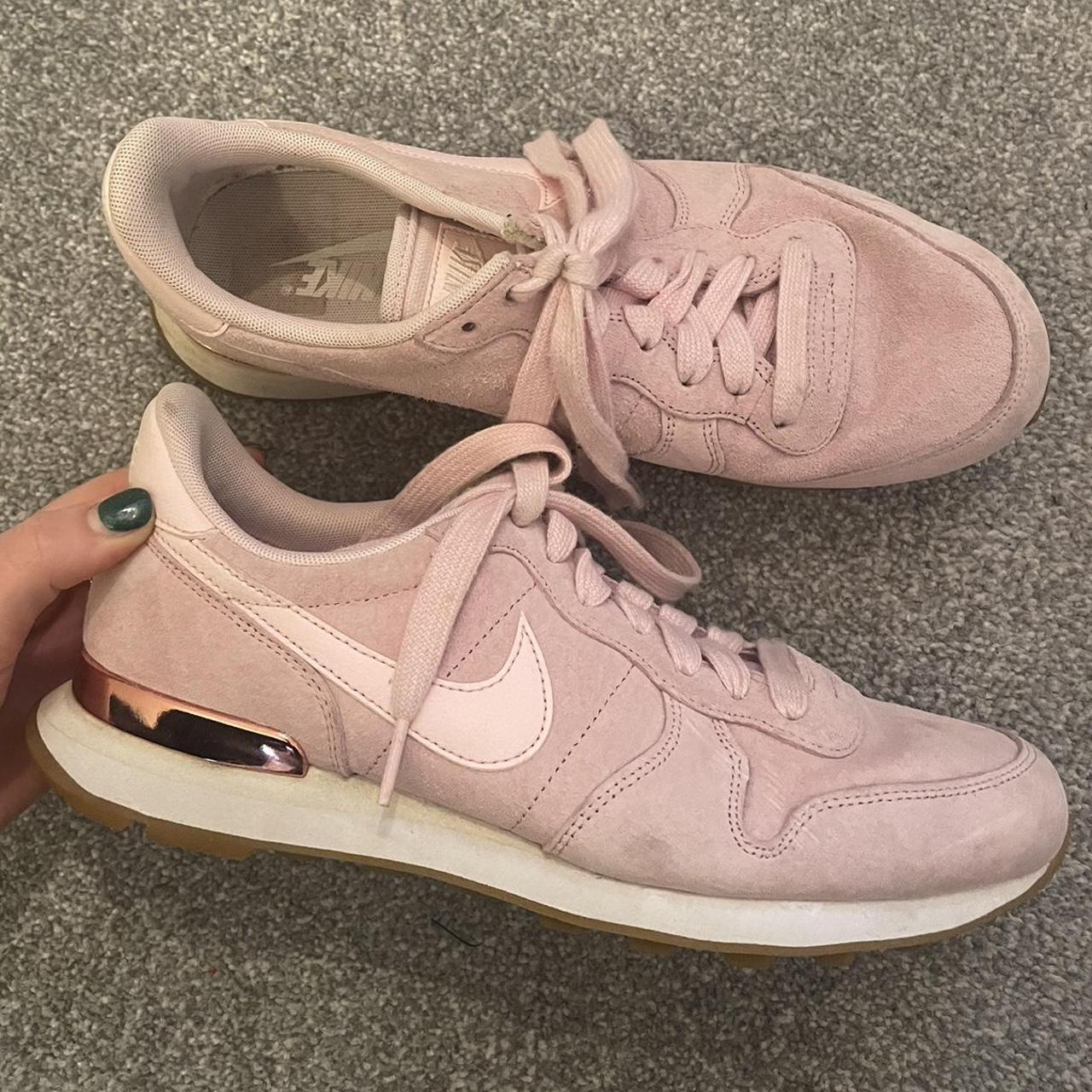 Nike Women's Pink Trainers | Depop