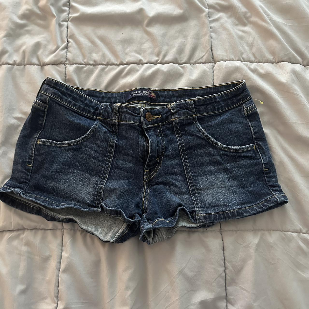 super cute low rise mini jean shorts from Levi’s.... - Depop