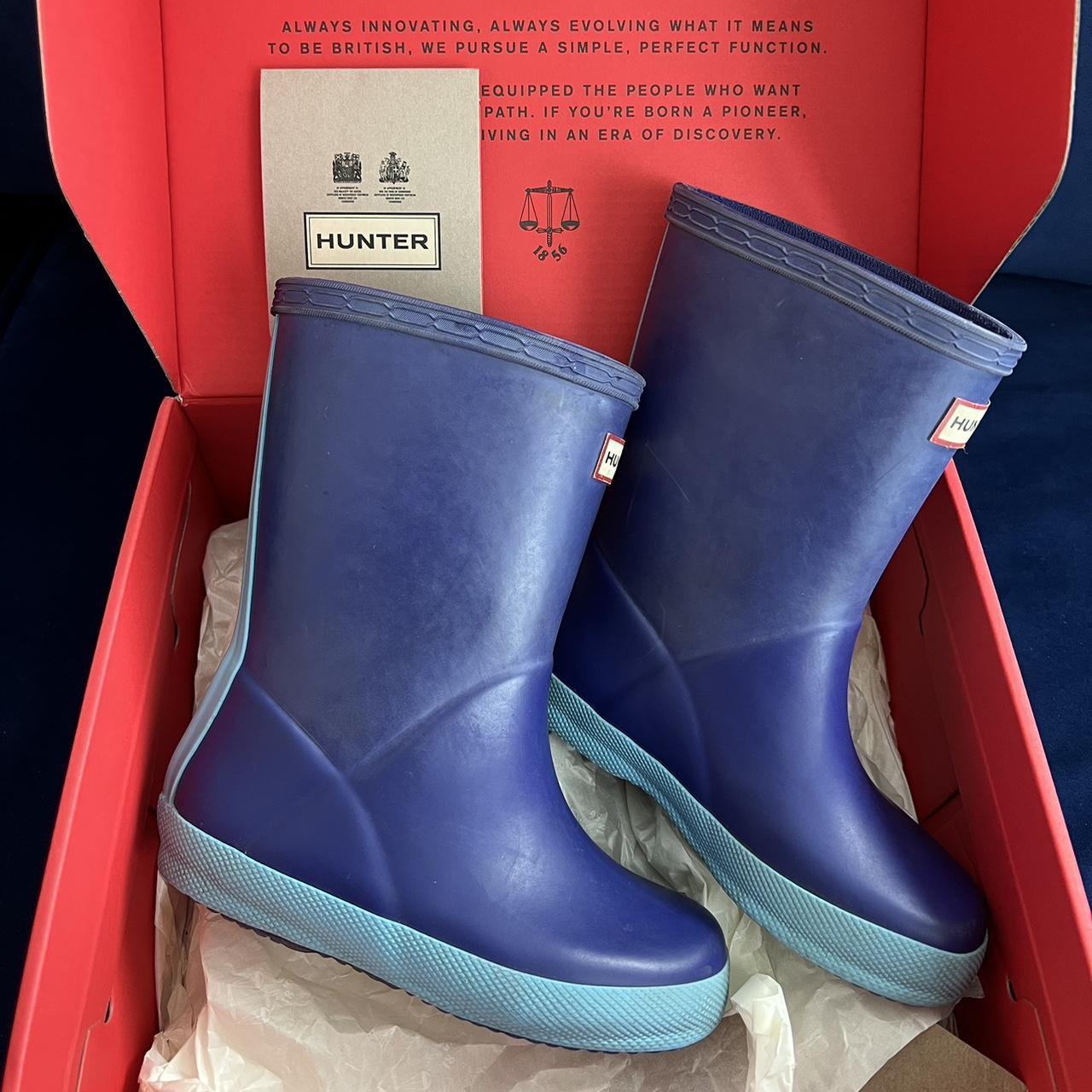 Hunter Blue and Navy Boots | Depop