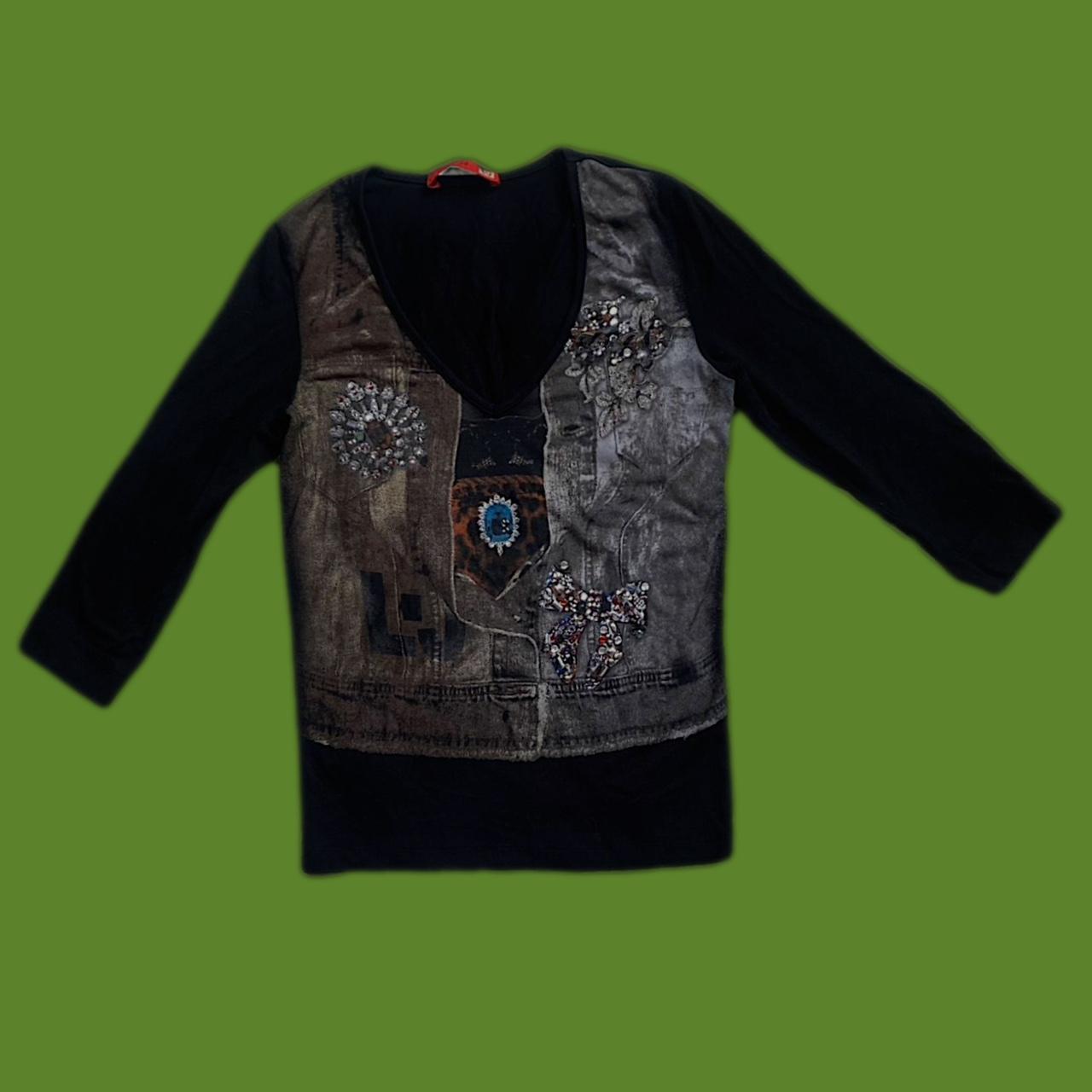 early 2000s graphic top y2k graphic print v neck... - Depop