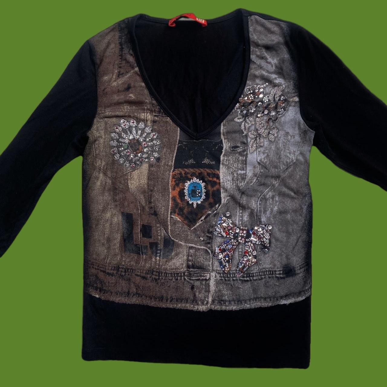 early 2000s graphic top y2k graphic print v neck... - Depop